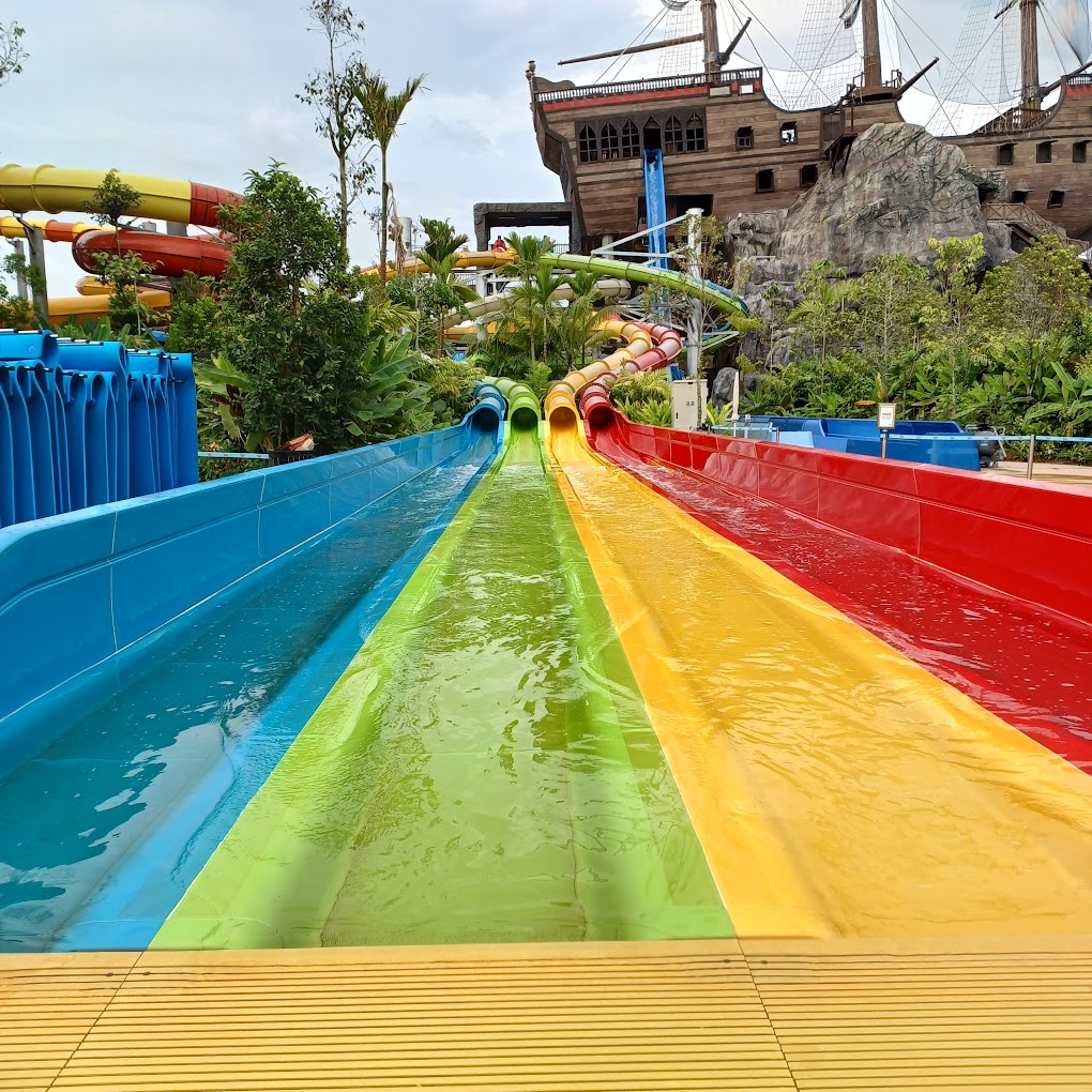 Visit Splash Mania Water Park, Gamuda Cove - SGJB Taxis
