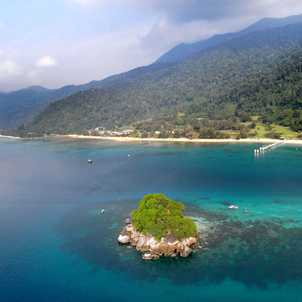 Explore Renggis Island Spots in Tioman Islands - SGJB Taxis