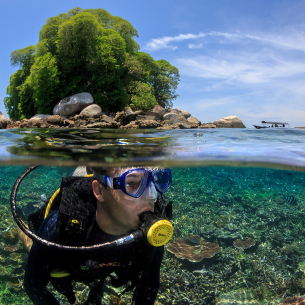 Explore Renggis Island Spots in Tioman Islands - SGJB Taxis